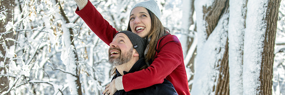 Couples Snow Pictures – Winter Snow Portraits Photographer